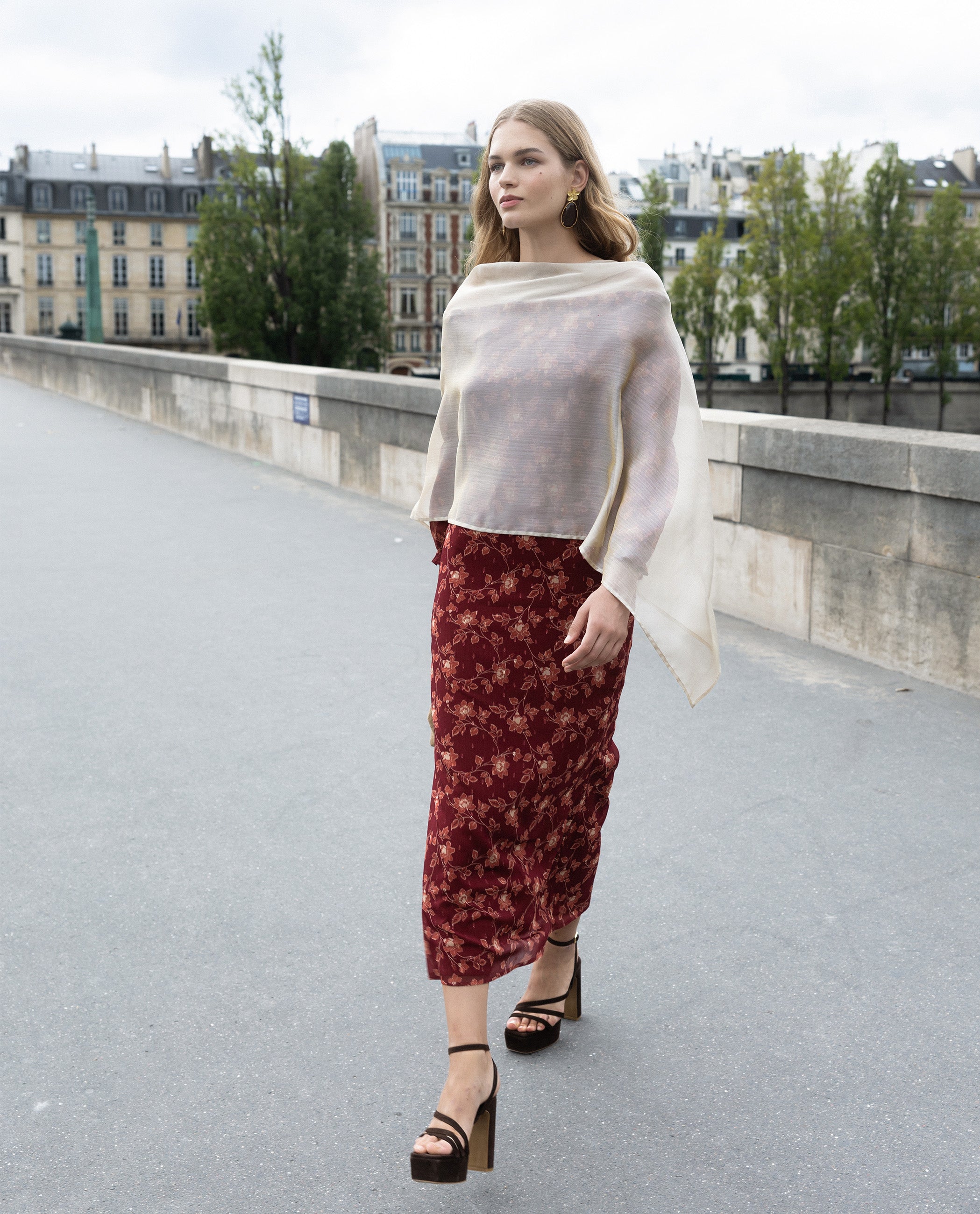 Capa de Invitada Champagne para Bodas | THE-ARE