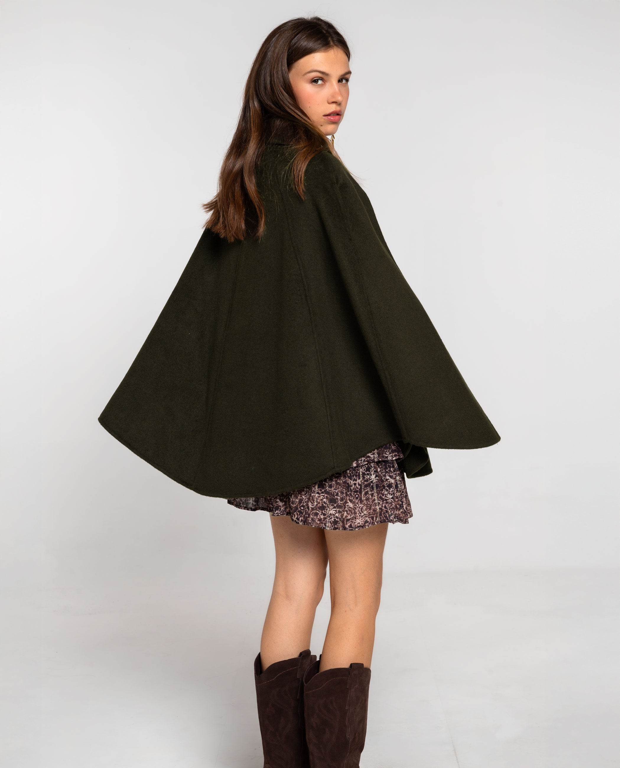 Capas de Invitada | Complementos de Invitada THE-ARE