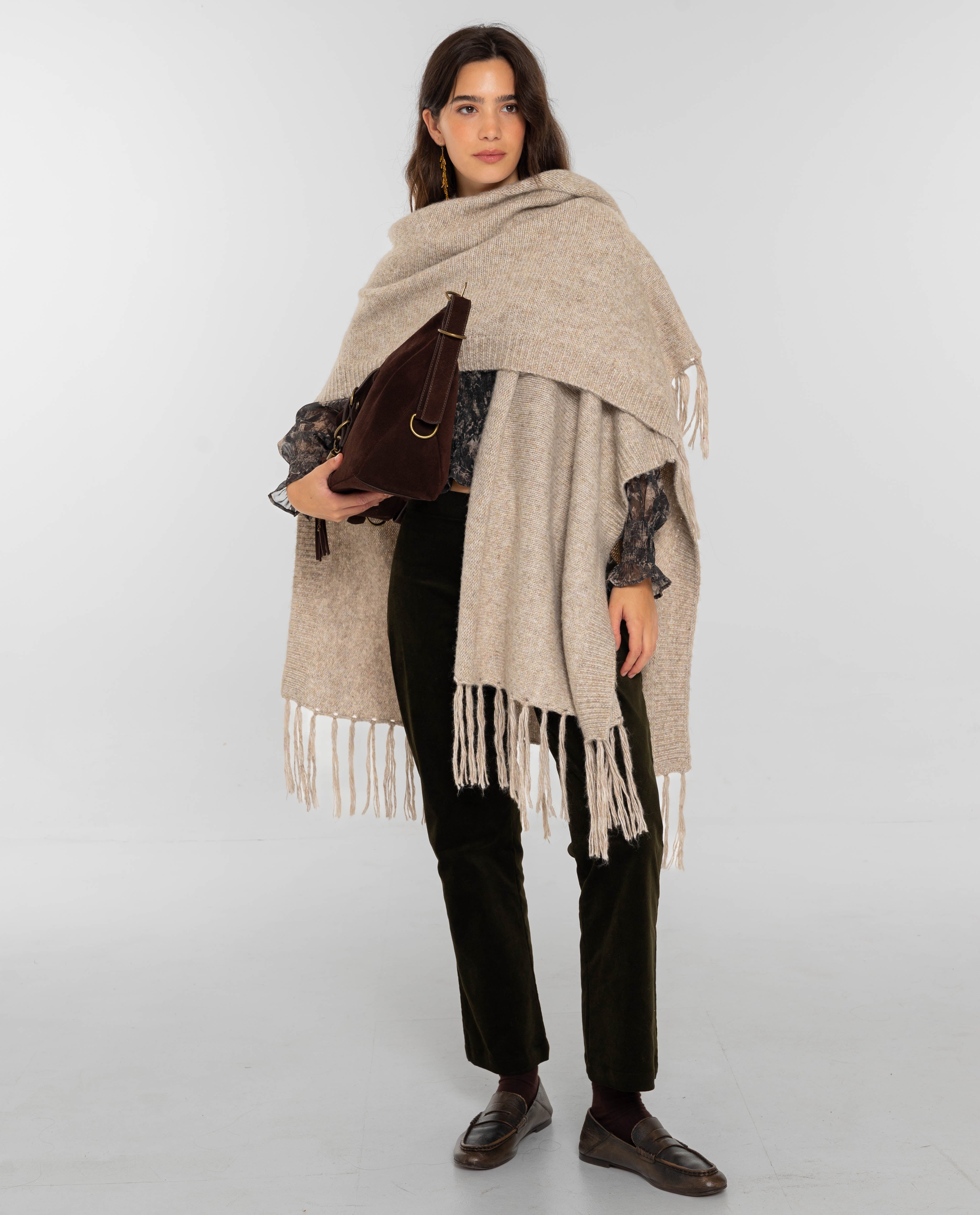 Beige tricot knit poncho with fringe | Casual THE-ARE