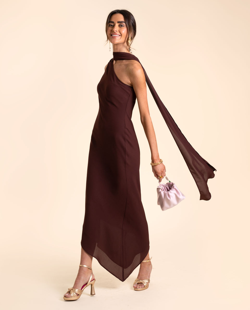 Vestido Midi Marrón Asimétrico con Fular | Invitadas THE-ARE